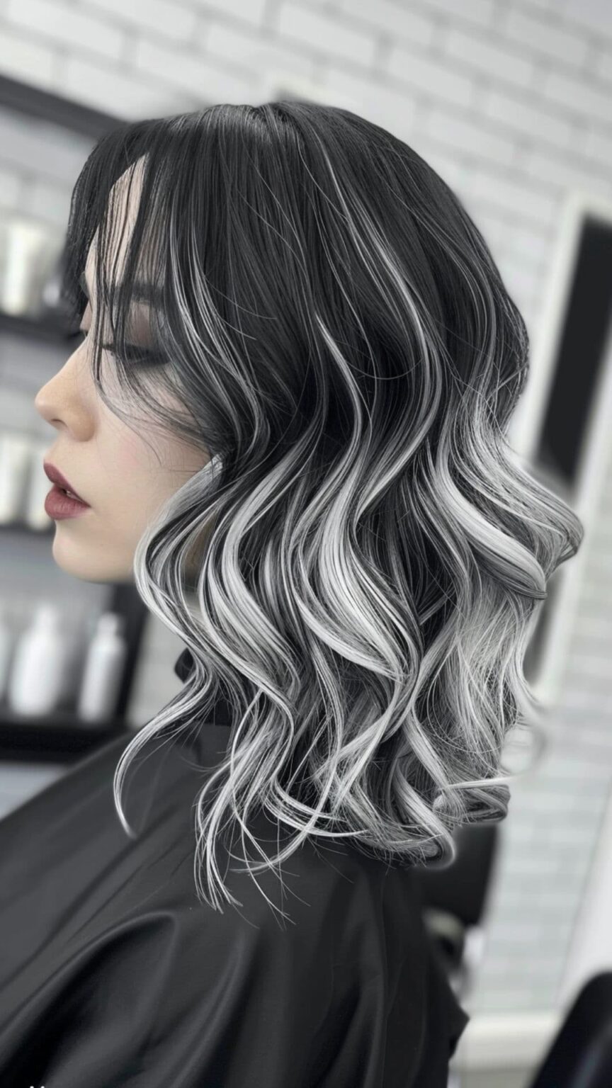 24 Two-Tone Hair Colors for a Bold and Beautiful Transformation | Lookosm