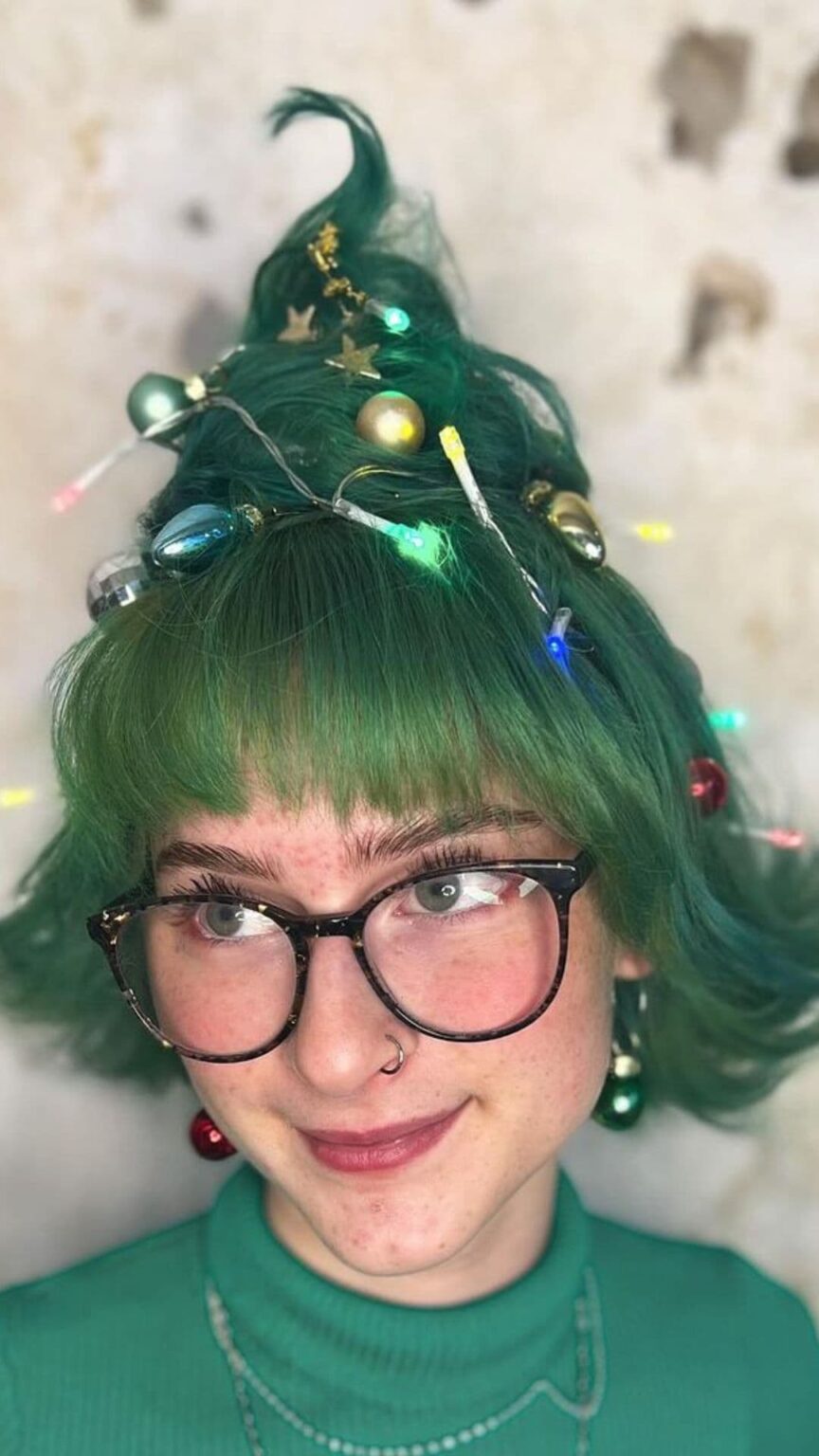 20 Christmas Tree Hairstyles That’ll Make You the Star of the Party | Lookosm